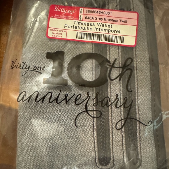 thirty-one | Bags | Thirtyone Th Anniversary Gray Brushed Twill Wallet ...